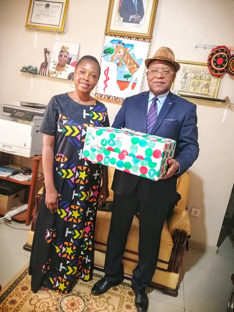 AFRIMVOE REND HOMMAGE À SON DIRECTEUR : UNE ŒUVRE D'ART SYMBOLIQUE POUR ...