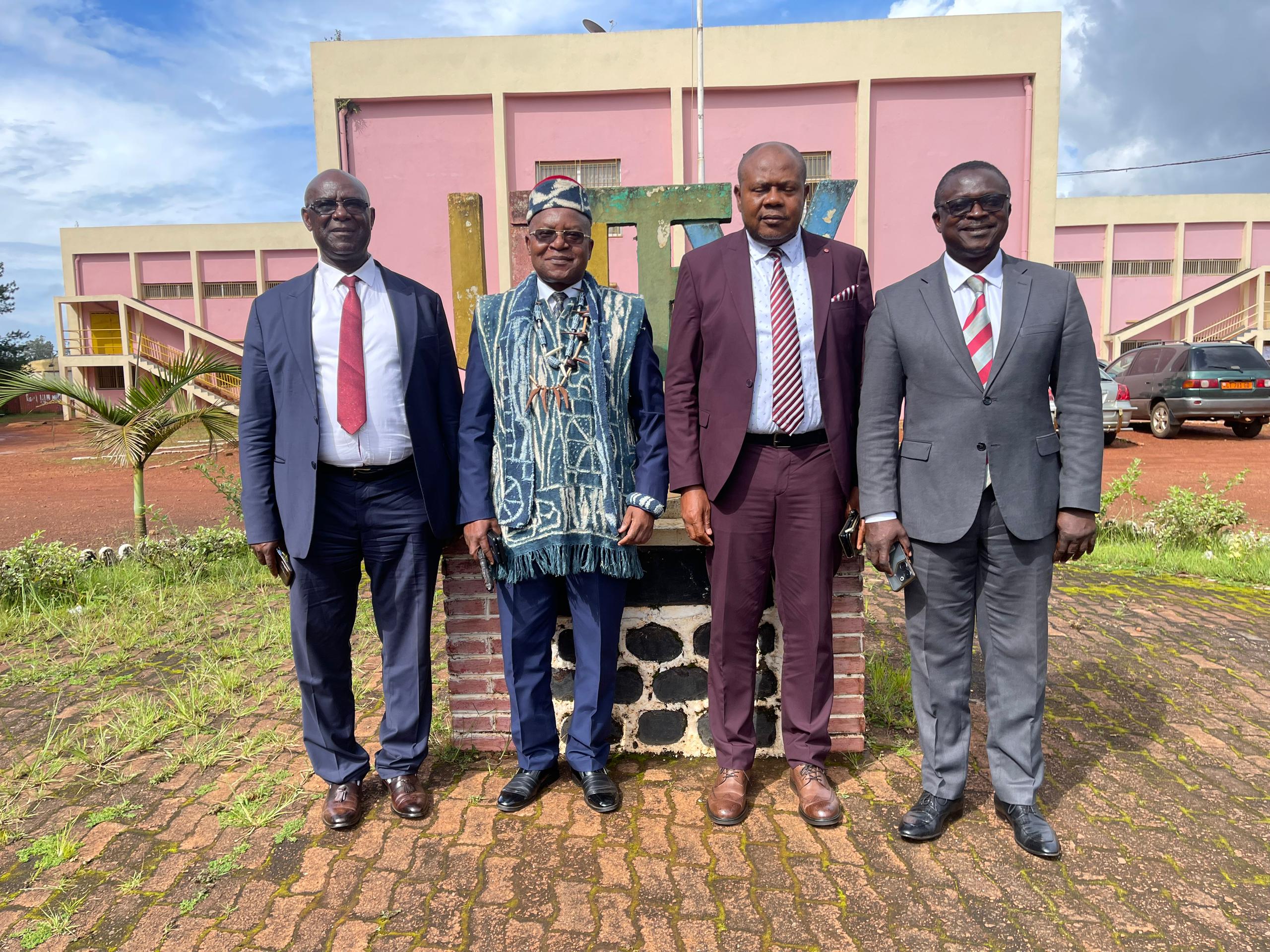 Retour en images : le Pr Nko'o Amvene Samuel à l'IUT Fotso Victor de ...